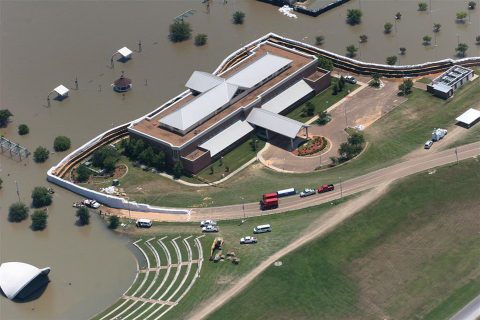 Immediate/temporary/portable flood defense systems - Dutch Water Prevention